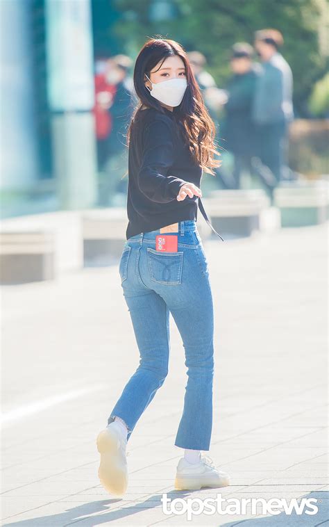 [hd포토] 러블리즈 Lovelyz 이미주 러블리너스 바라보는 눈빛 두시탈출 컬투쇼 출근길 네이트 연예