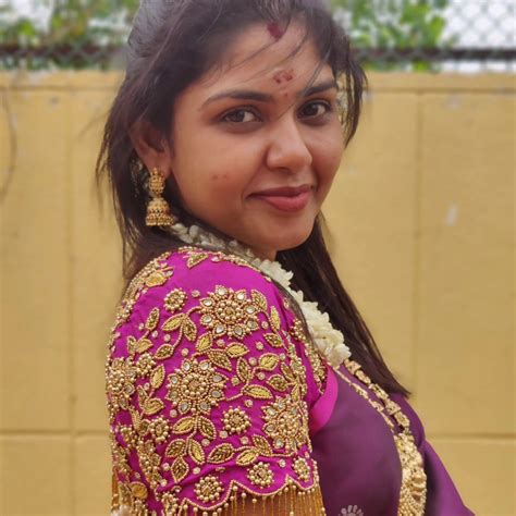 Photos பிறந்தநாள் கொண்டாடிய பாண்டியன் ஸ்டோரீஸ் மீனா ஜொலிக்கும்