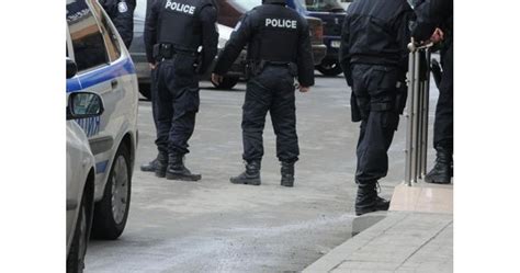 Мъж нахлу в детска занималня във Варна