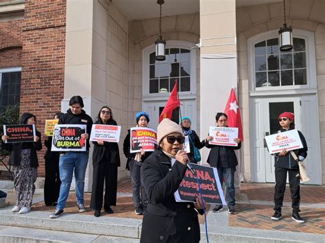 Dvb မြောက်ကယ်ရိုလိုင်းနားရောက်မြန်မာများ တရုတ်အစိုးရကို ဆန္ဒပြ