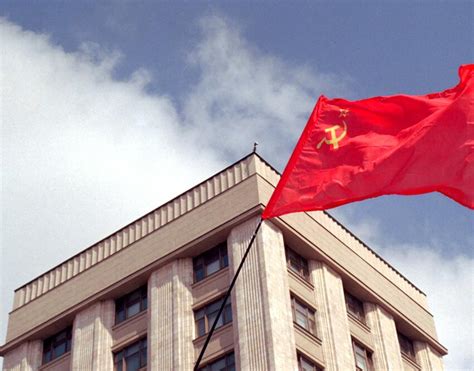 Эти 5 причин объяснят почему в СССР женщины носили комбинации под одеждой