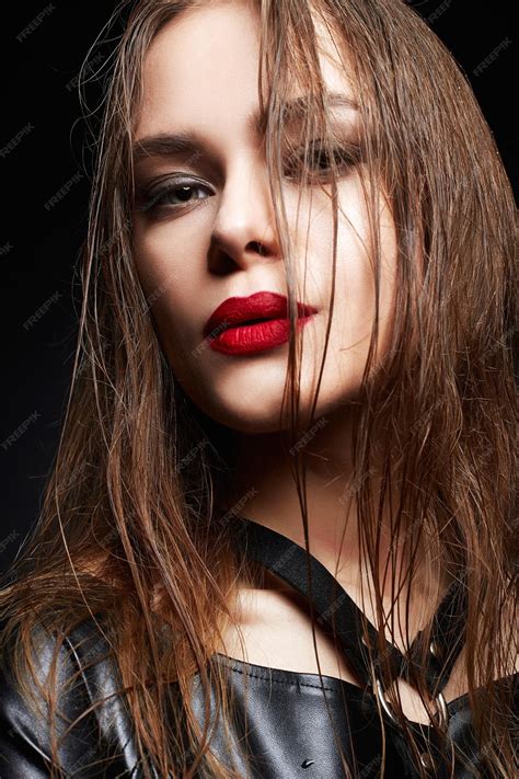 Premium Photo Sexy Beautiful Young Woman With Wet Hair