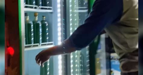 Agak Laen Bukan Di Rak Kayu Warung Madura Jual Bensin Eceran Disimpan