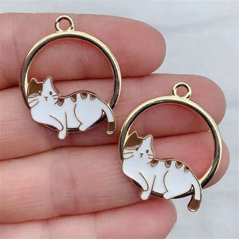 Badu Bg 10 бр Емайлирани талисмани Сладки анимационни котки Талисмани Животински емайл Златен