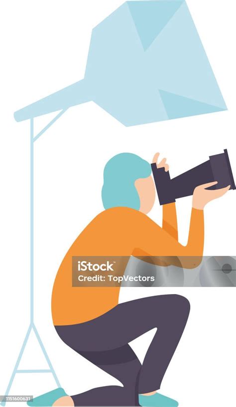 전문 장비를 사용 하 여 사진을 찍는 남성 사진 작가 스튜디오 벡터 일러스트 레이 션에 카메라 맨 문자를 만드는 사진 남자에 대한 스톡 벡터 아트 및 기타 이미지 Istock