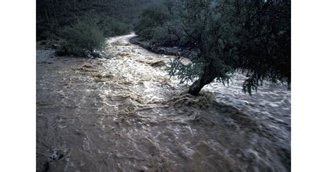 Редица населени места откъснати след наводненията мостове и пътища разрушени