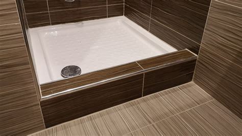 Душ с сиденьем из плитки фото