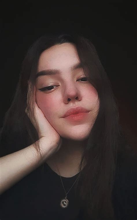 Vesllk Eee Фотографии девочки Сумасшедшие девушки Цветы татуировки на руках