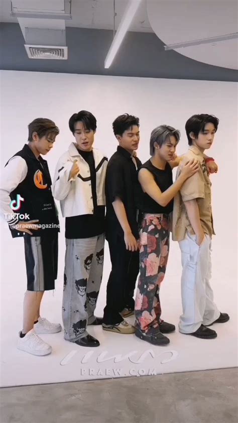 เบบี๋หมูแดง 🥜 On Twitter Rt Praewdaily พา Lyknofficial มาแจกความสดใสก่อนเข้านอน 😳 ชมภาพ