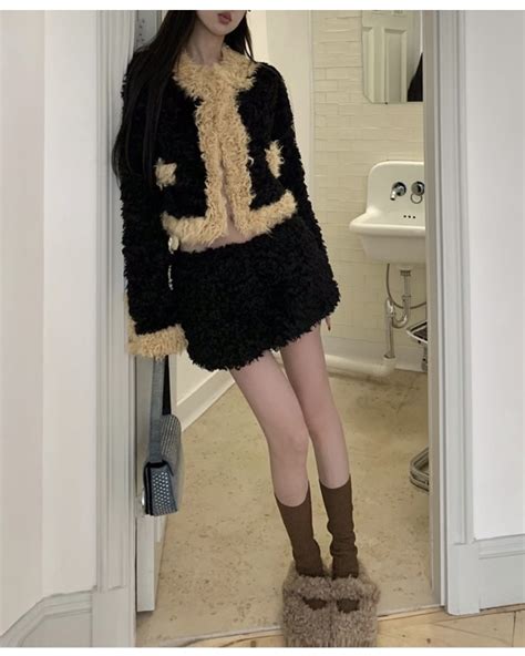 뽀글퍼set 블랙앤베이지 배색 퍼자켓뽀글 미니스커트 투피스세트 Set 데이트 연말 크리스마스 파티 하객 결혼식 웨딩 드레스 촬영 스튜디오 에이블리