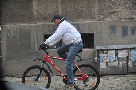 Ники Дойнов целува ТИЙНЕЙДЖЪРКА