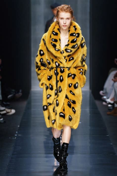 540 Fur On The Runway Ideas Fashion Fur Fashion Fur