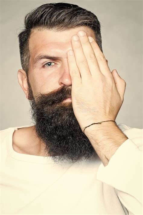 Bärtiger Grau Haariger Mann Mit Dem Schnurrbart Stockbild Bild Von