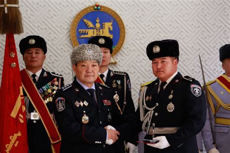 Цагдаа дотоодын цэргийн алба хаагчдад цол шагнал гардууллаа