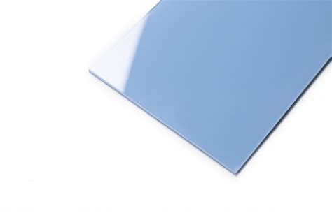 Стеклоламинат CRYSTAL от компании REHAU.