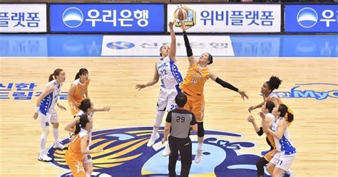 W 챔프전 운명의 2차전 우리은행의 우승 굳히기냐 Kb의 반격이냐