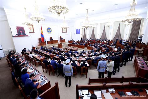 Улсын Их Хурлын ээлжит бус чуулган нээлтээ хийлээ