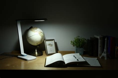 눈이 편안한 Led는 따로 있다 공부 책상 위에 둘 학습용 Led 스탠드 고를 때 확인해야 할 4가지 시그니파이 코리아 공식 블로그 구필립스 라이팅 코리아