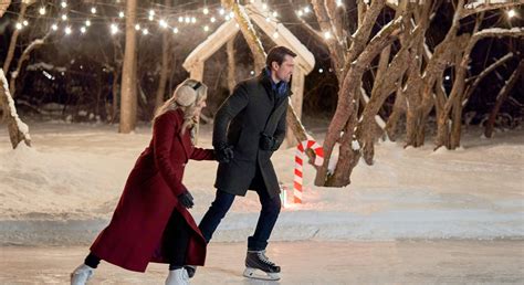 The 2022 Hallmark Christmas Movie Lineup Is Here