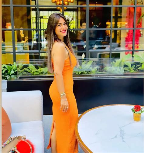 Menna Fadali Fans 😍🤍 ️👑 💕 The Queen 👑💕 Manoushafadali 👑💕 ♥️ ♥ ♥︎
