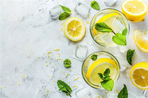 Two Glasses Of Lemonade With Mint Leaves And Ice Cubes Stock Image Image Of Yellow Lemonade
