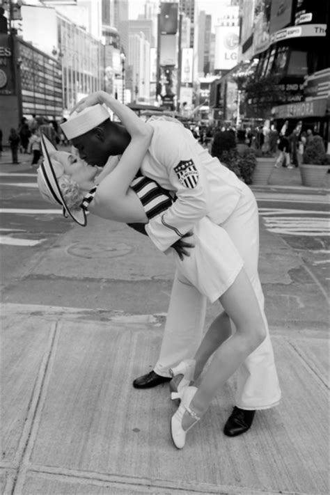 Photo Exclusive Out On The Town With The Cast Of The ANYTHING GOES Tour Meet The Company