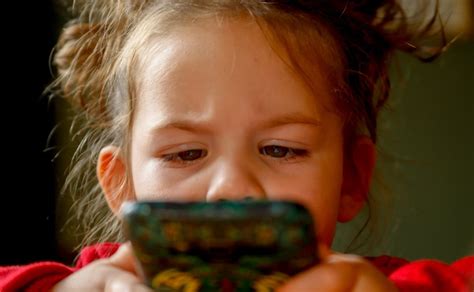 Deja Su Celular A Su Hija Y La Ni A Manda Foto Ntima A Los Contactos