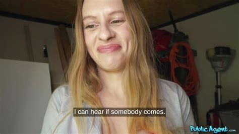 Martin Gun Ariana Van X In Appealing Babe Awards A Spicy Head In
