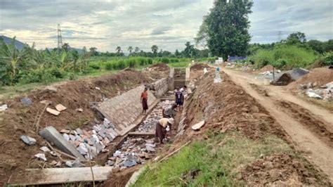 ရေစိုလက်တံမြောင်းမှ ရေကျအဆောက်အအုံပြန်လည်ပြုပြင်ပေးသည့်အတွက် သီးနှံမ