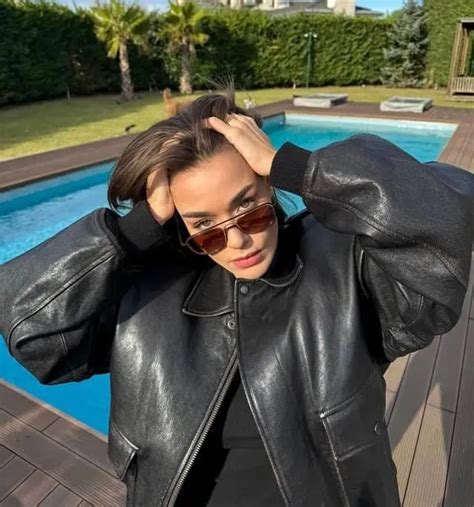 تصاویر بنسو سورال؛ همبازی ترکیه‌ای پارسا پیروزفر در فیلم مست عشق کیست؟