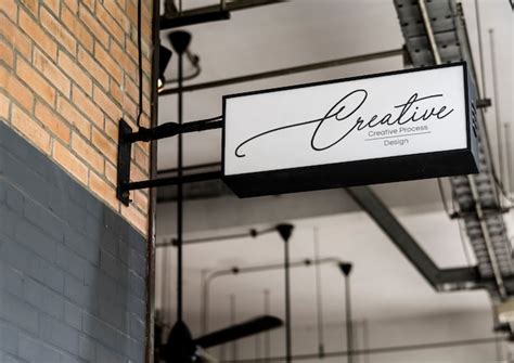 벽 모형에 흰색 간판 프리미엄 사진