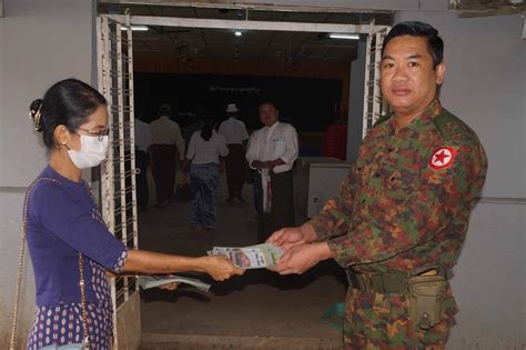 ထန်းတပင်မြို့နယ်၌ ၇၈ နှစ်မြောက် တပ်မတော်နေ့အထိမ်းအမှတ် “သတင်းစကား” လက်ကမ်းစာစောင်များ အခမဲ့ ဖ