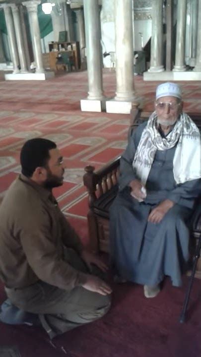 طرف من القراءة على الشيخ عبد الحكيم عبد اللطيف فى الأزهر أثناء إفراد