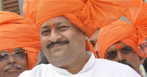 Bjp Mla Basanagouda Patil Yatnal Calls Freedom Fighter Hs Doreswamy