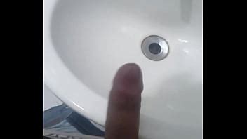 Pau Duro Batendo Na Pia XNXX COM