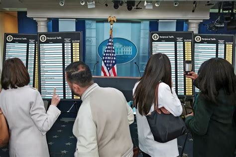 بازگشت به قرن 19 ترامپ بزرگترین شکست سیاست تجاری در یک قرن گذشته را اعلام کرد