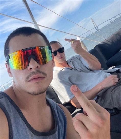 Passenger Princess Pairing Sunshine Reader X Bf Rafe Synopsis No One Touches Your Side Of The