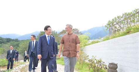 檢출석 전 문재인 찾은 이재명…文 민주주의 절대 후퇴 안 돼 종합