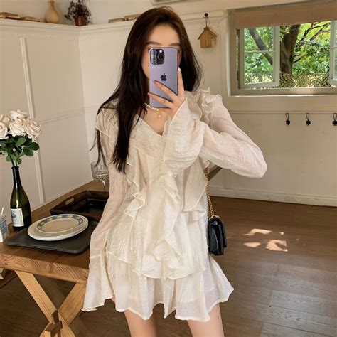 라미에르 앵콜재진행🏆데이트룩💋당일출고보장🚛 세트 르메인 페미닌 프릴 브이넥 셔츠 하이웨스트 반바지 숏팬츠 세트