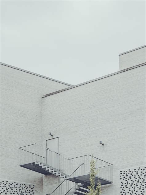 무료 이미지 구름 건축물 하늘 집 창문 지붕 건물 선 정면 각도 일광 3666x4888 1415304 무료 이미지 Pxhere