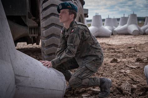 Проєкт Східний щит Польща будує фортифікації на кордоні з Росією фото досвід війни в