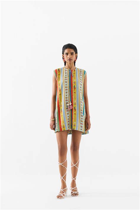 this holi splash some colour in your wardrobe