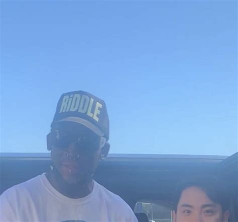 许四多 On Twitter 专制不让人说话 民主也不让人说话： 罗德曼从朝鲜回来上电视受采访： 你这么看这位独裁者？ 罗德曼： 朝鲜人