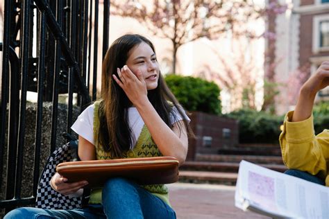 10대 강의 노트 고등 교육 고정 머리 공부하는 공부하다 공책 교육 긴 머리 나무 녹지 대학 대학 구내 대학 생활 대학 캠퍼스 대학교 대학생