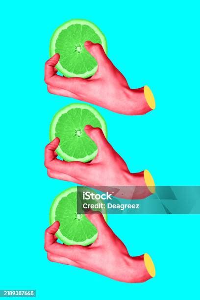 수직 콜라주 창조적 인 템플릿 인간의 손 잡다 터치 슬라이드 반 수분이 많은 과일 열대 감귤류 다채로운 필터 터키석 배경 0명에 대한 스톡 사진 및 기타 이미지 Istock