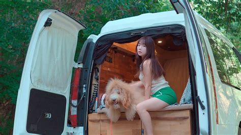 자연을 즐길 줄 아는 강아지와 숲 속에서 캠핑 하룻밤 매콤한 떡볶이에 새우만두 뜨끈한 갈비탕 한 그릇 차박 캠핑