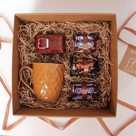 Подарочная коробка | Diy birthday box, Wedding gifts packaging ...