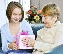 Что подарить бабушке на 85 лет? | WhatPresent.ru