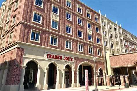 Trader Joes Usc Village 250 Grocery Store In Los Angeles 90089