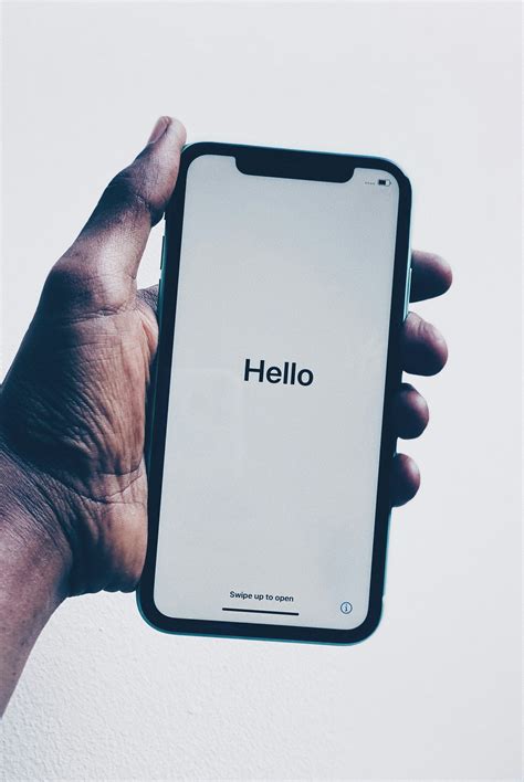 Personne Tenant Un Smartphone Android Noir Photo Image Gratuite De Assouan Sur Unsplash